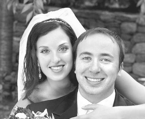 Jennifer Logan & Christian Huray – The Newtown Bee