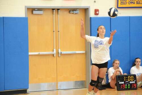 Girls’ Volleyball Team Eyes Championship Banner – The Newtown Bee